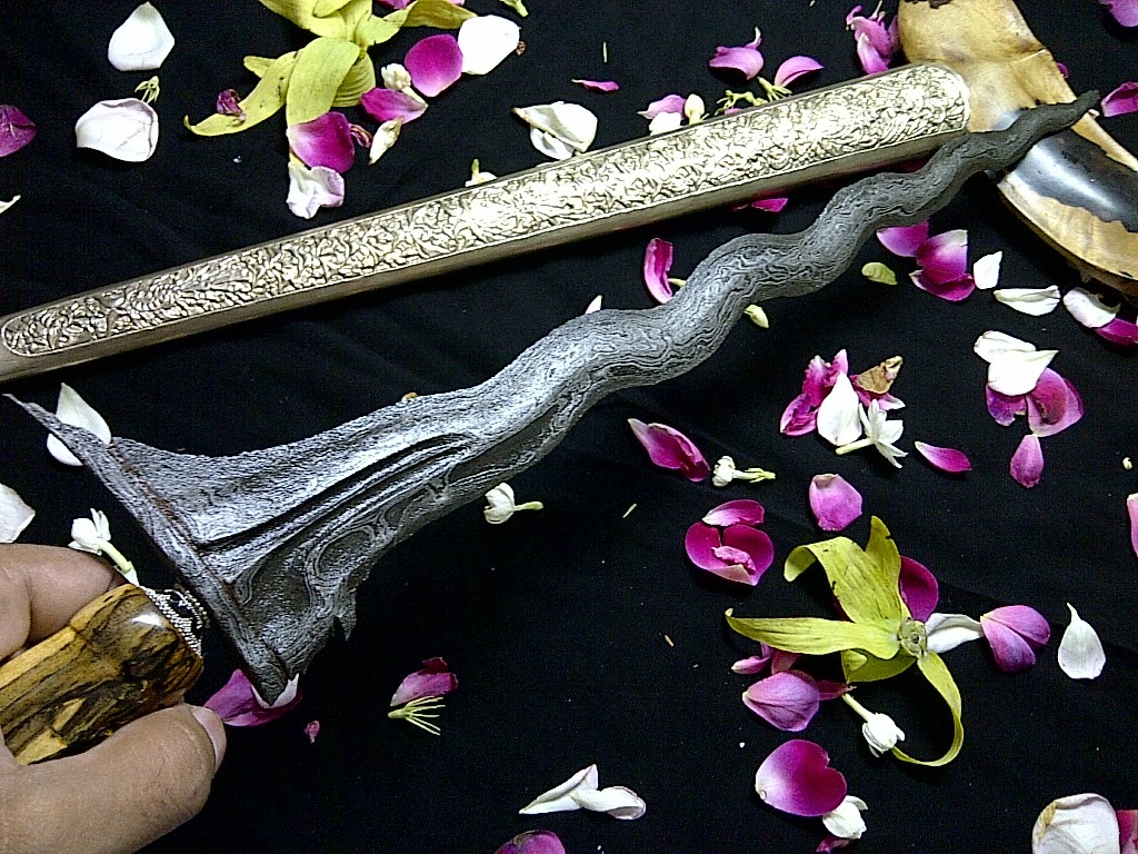 KERIS PUSAKA KANJENG SENGKELAT ~ Jimat Azimat | Batu Mustika Geliga ...