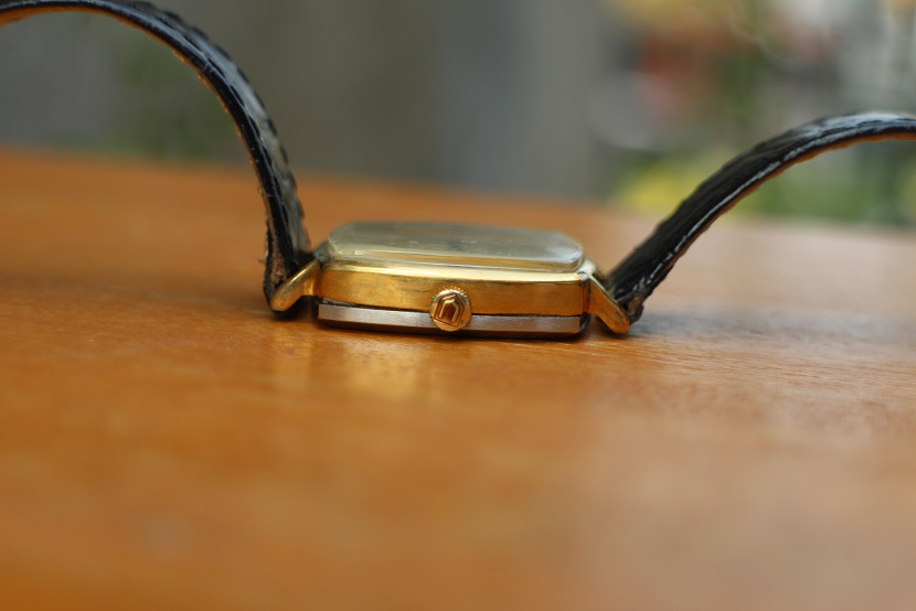 Jam tangan for sale: UNIVERSAL GENEVE Automatic Square Case Gold Capped ...