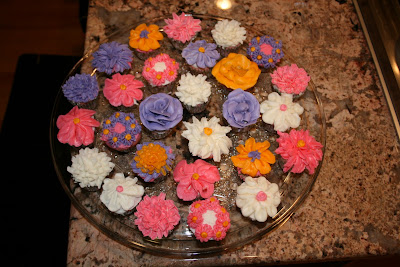 Doodle Bug by Lalah: Miniature flower cupcakes for a princess party!