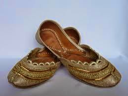 Entertainment & Sports: KHUSSA: A TRADITIONAL FOOTWARE OF PAKISTAN