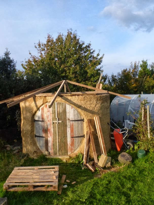 Freshwinds Garden: Cob Shed Roof