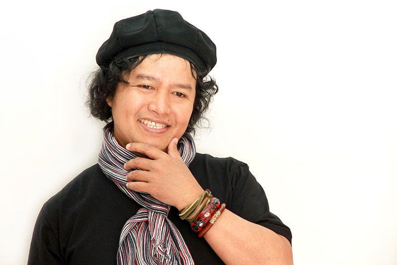 √ Biografi dan Profil Andrea Hirata | Download E-Book PDF √ Biografi dan Profil Andrea Hirata | Download E-Book PDF