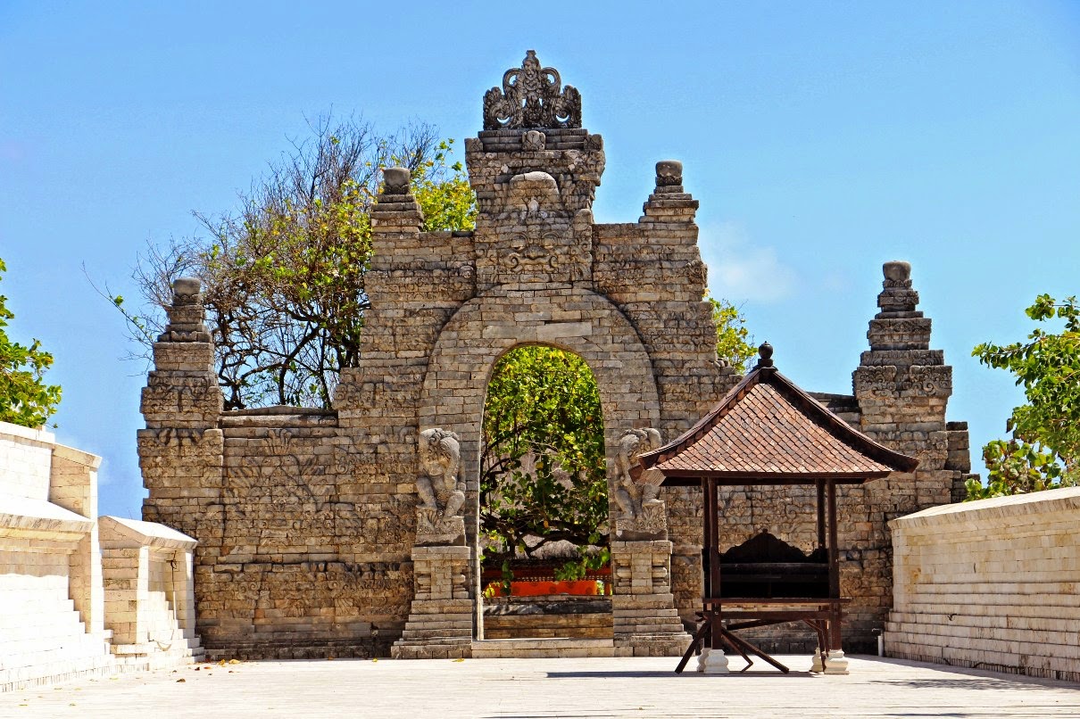 the viewing deck: Bali Temples Hopping 1st part; Cliff Temples of Uluwatu