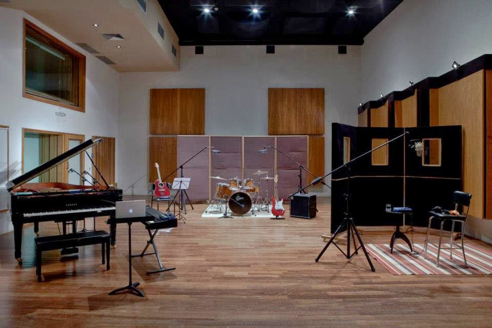 " Questões e Argumentos": LOUD FACTORY