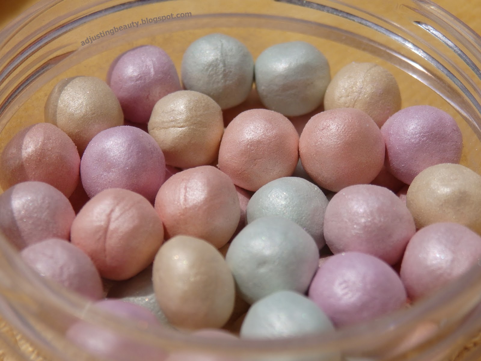 Essence Me & My Ice Cream shimmer pearls - Adjusting Beauty