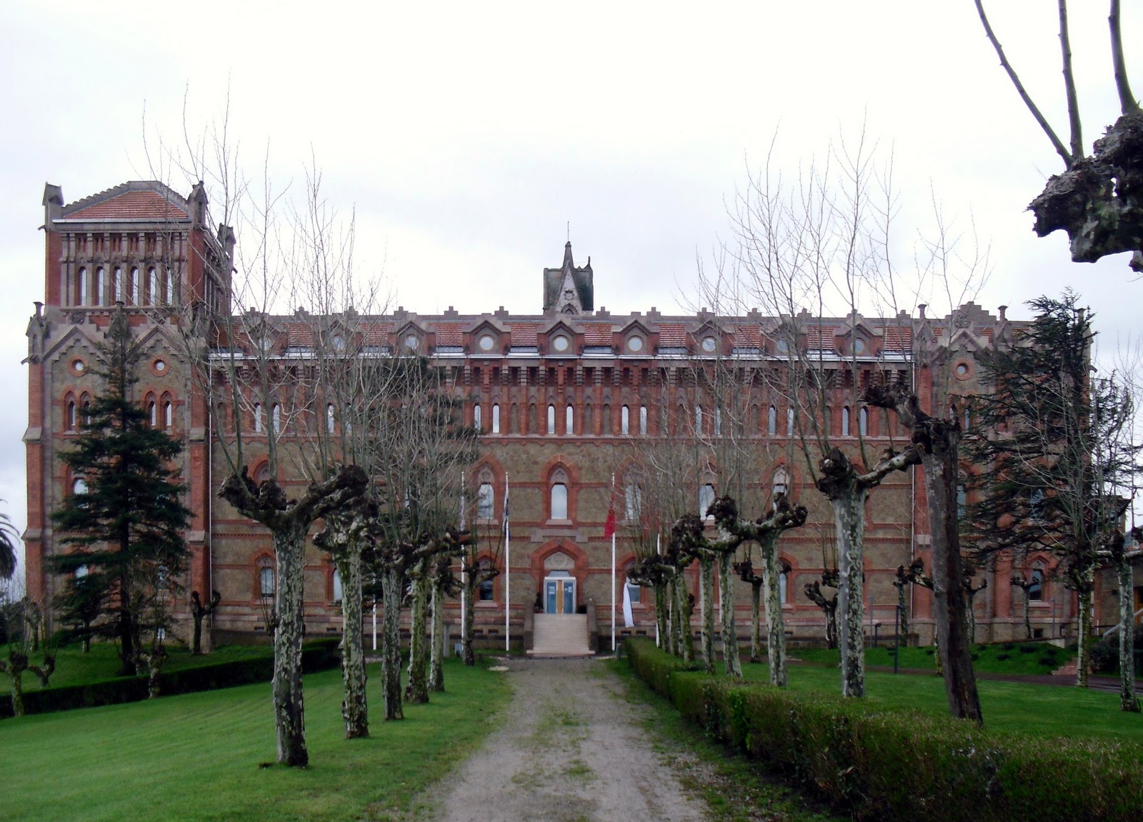 la ciudad habla: EDIFICIOS ANTIGUA UNIVERSIDAD PONTIFICIA COMILLAS
