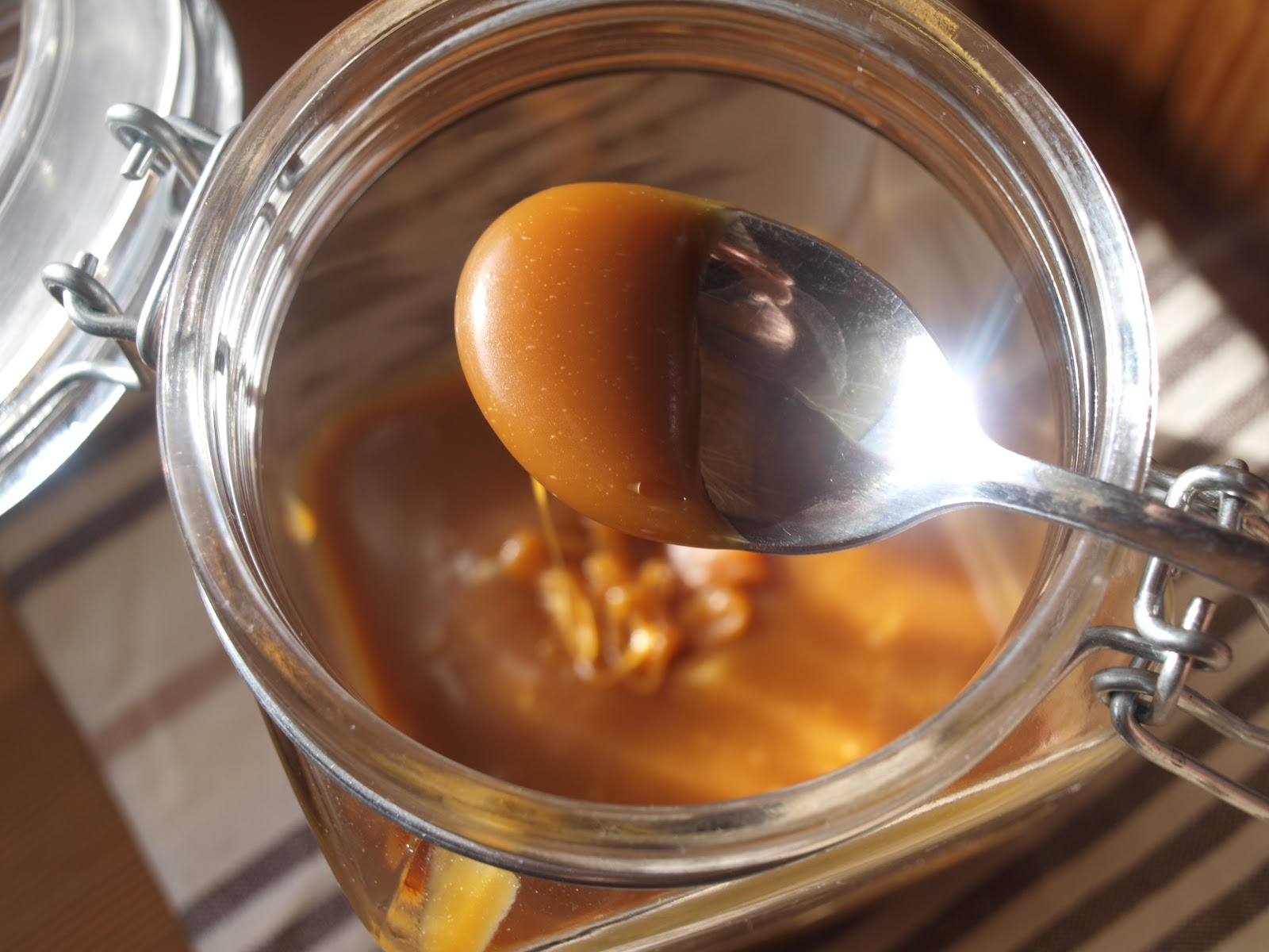 baltoje lėkštėje: Naminė karamelė