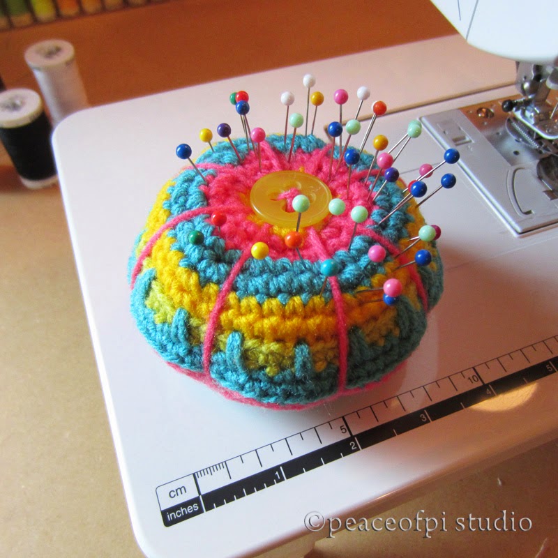 peaceofpi studio: Crochet Pincushion