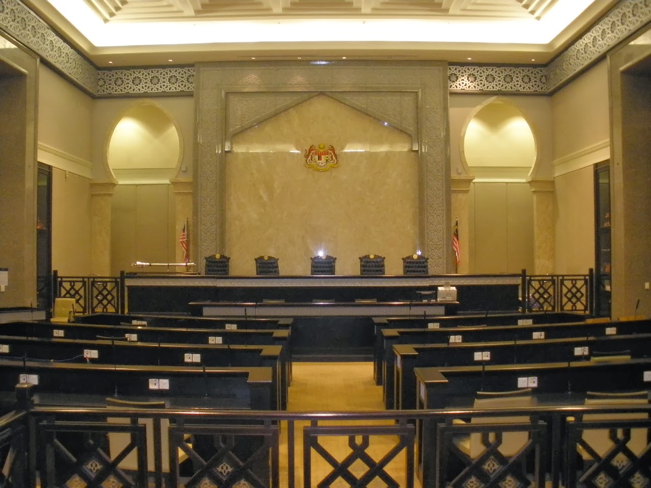 KOTA LIMA: Mahkamah itu apa? Ajarkan saya tentang apakah itu mahkamah?