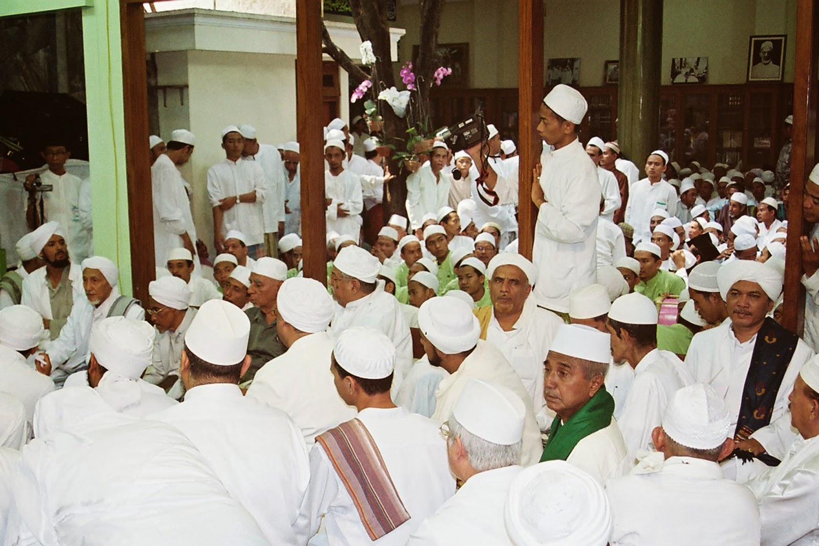 Haul Al-Habib Ali bin Muhammad bin Husein Al-Habsyi Shahibul Maulidul ...
