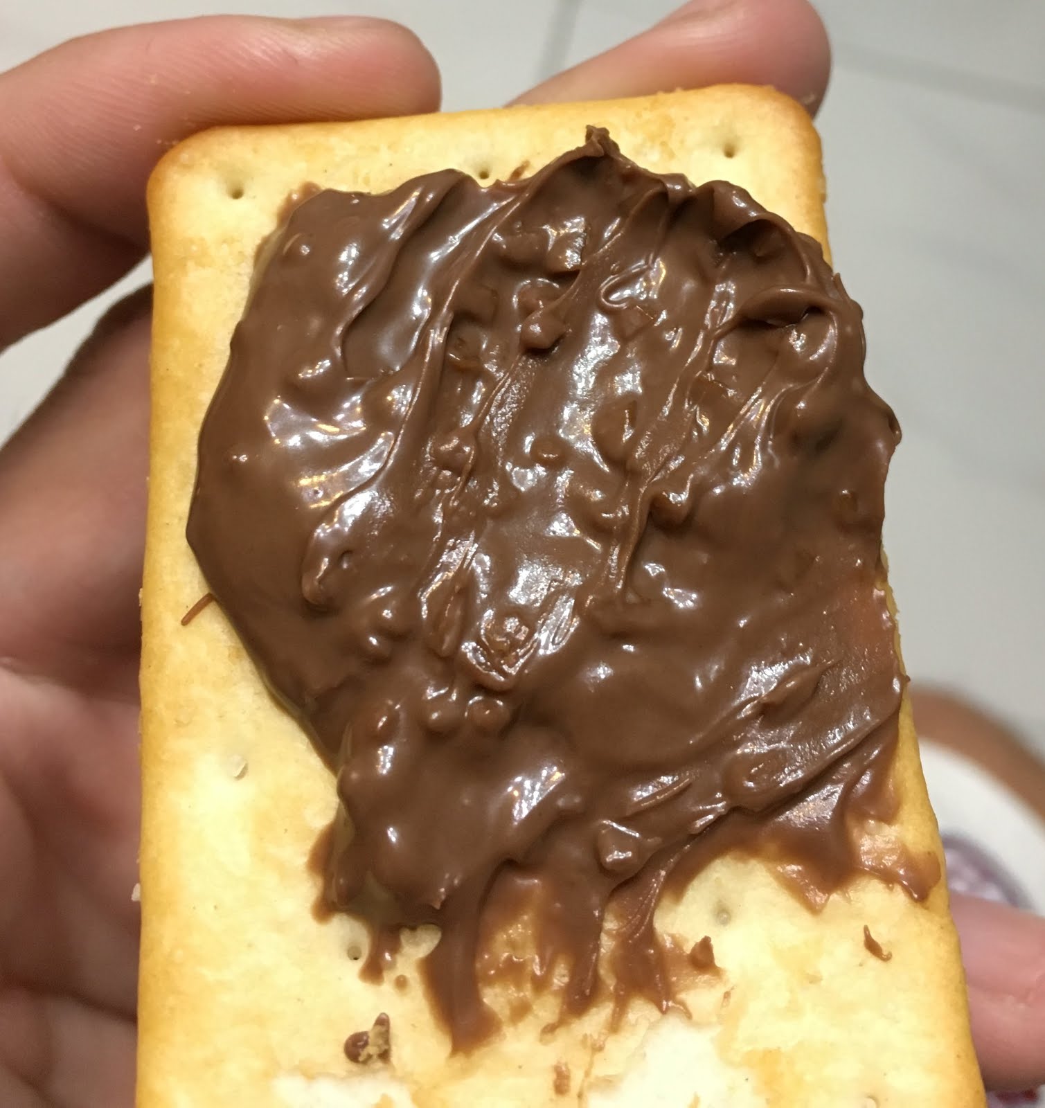 HO's市調: IKEA超好吃的奶油比利時巧克力醬，搭配saltiner蘇打餅剛剛好～