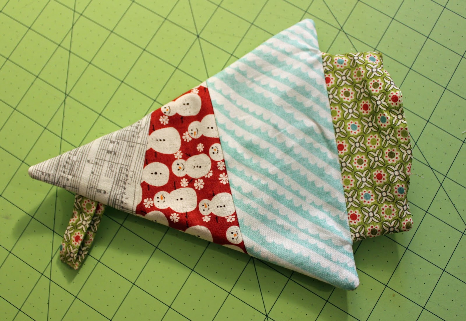 Stitching and Bacon: Tree Trivet Tutorial [Christmas in July Sewing ...