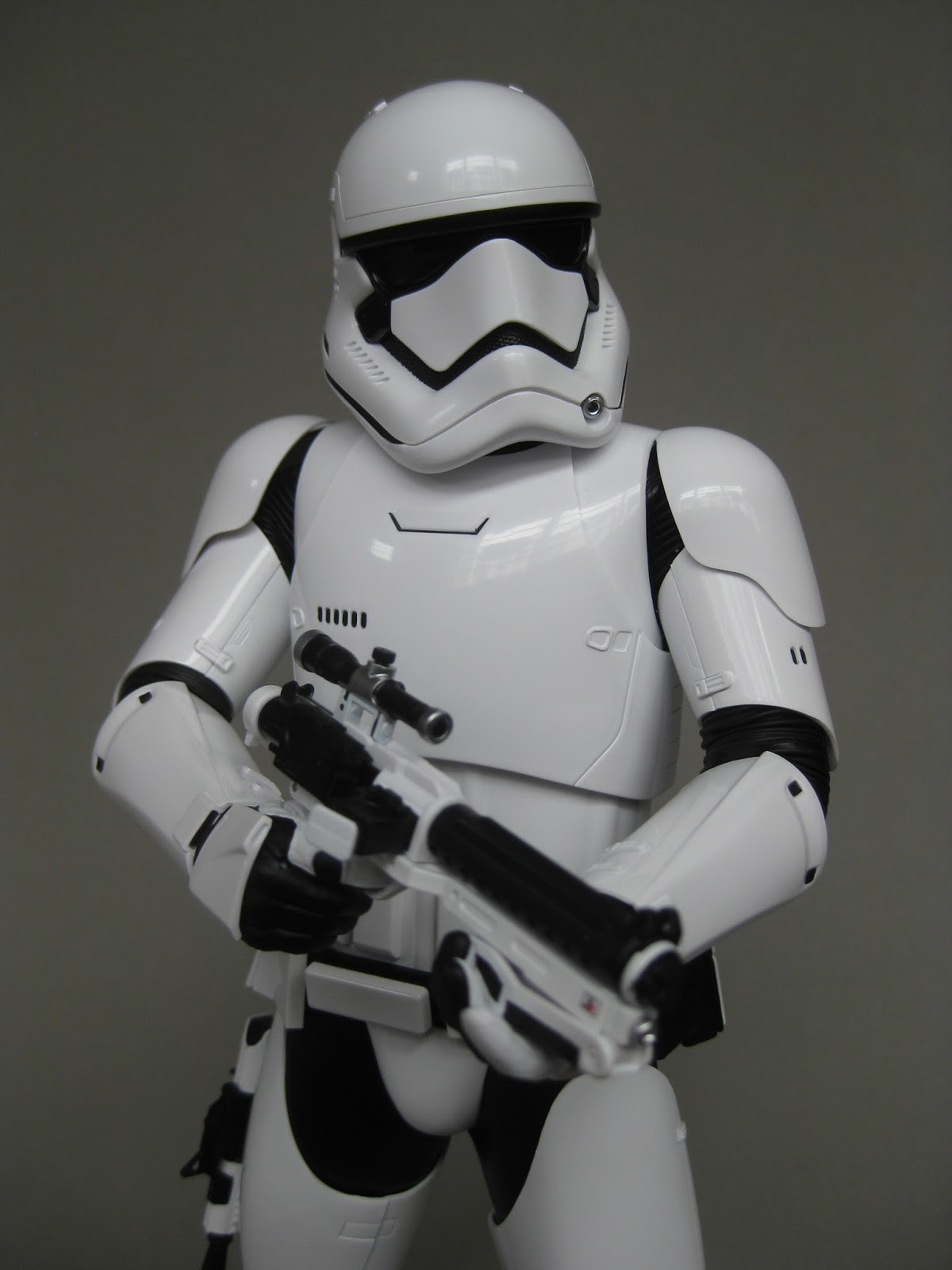 deSMOnd Collection: Hot Toys 1/6 "First Order Stormtrooper" in TFA Pt.2