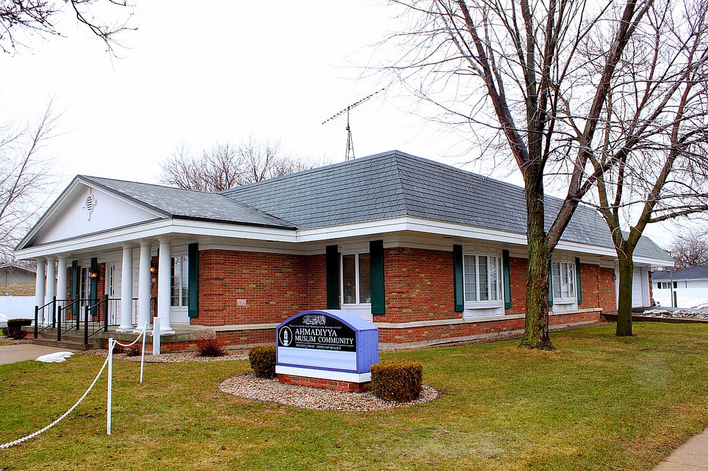 AHMADIYYA MOSQUE: Qamar Mosque - Oshkosh Wisconsin USA