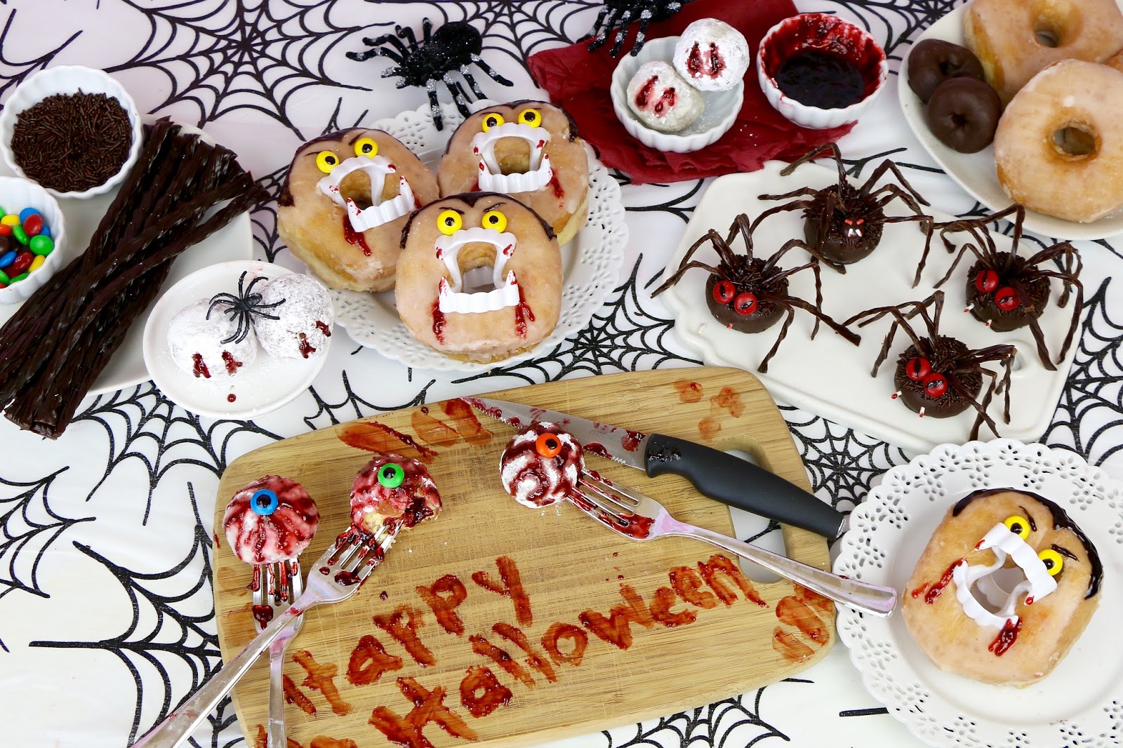 {VIDEO} Bloody Fang Bite Halloween Doughnuts (Spider Bite/Vampire Bite ...