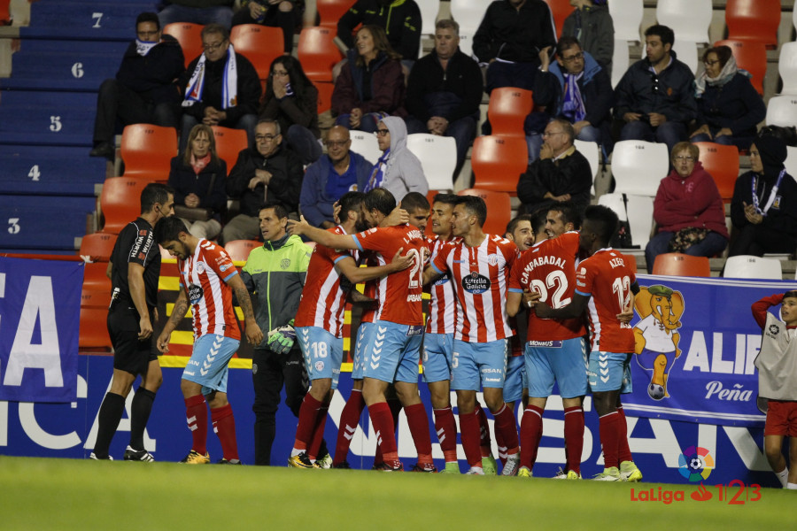 Fútbol de Lugo: El CD Lugo se estrena como local con una remontada