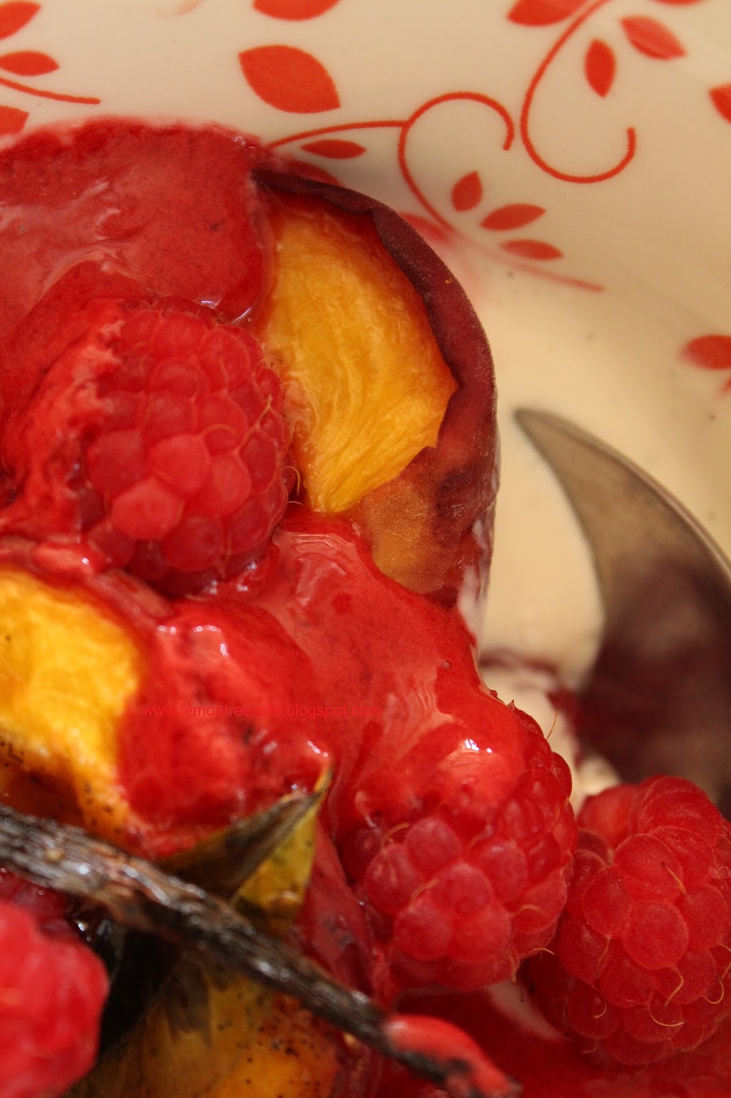 a lemon tree cafe: melba deser z brzoskwiń i malin - melba of peaches ...