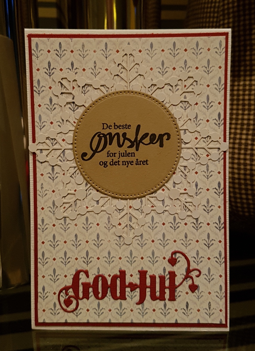 Jorunn`s scrapperier: Julekort med Maja Design ark