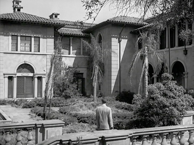 Cinema Style--Edith Head Gets Gloria Swanson Ready for her Close-Up in ...