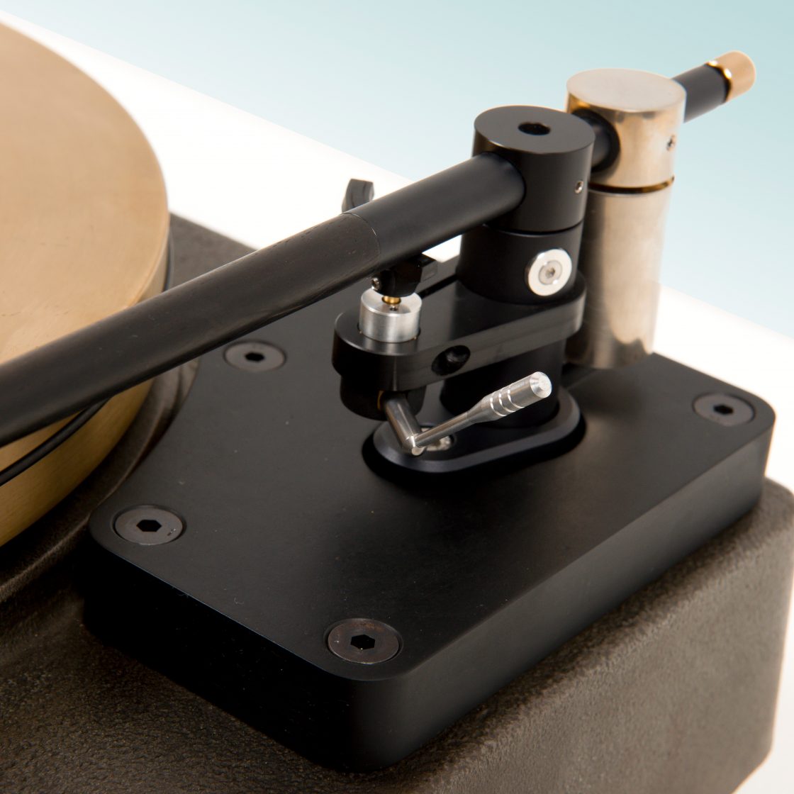 FERN & ROBY THE TREDEGAR TURNTABLE – M & S | Ultimate High-Fidelity