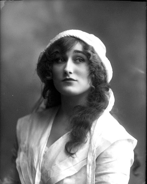 VINTAGE BLOG: Y Fitzroy by Alexander Bassano