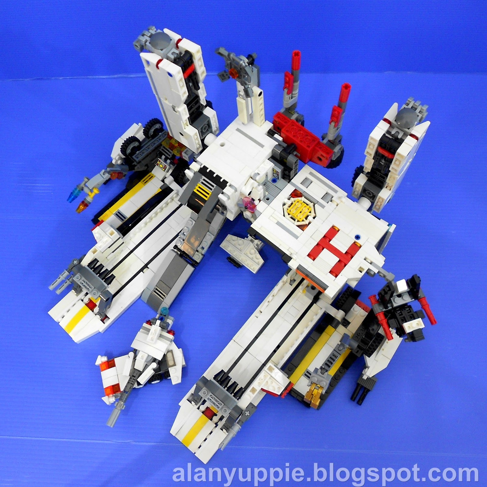 Alanyuppie's LEGO Transformers: LEGO Metroplex: Part 3 of 3: Base Mode
