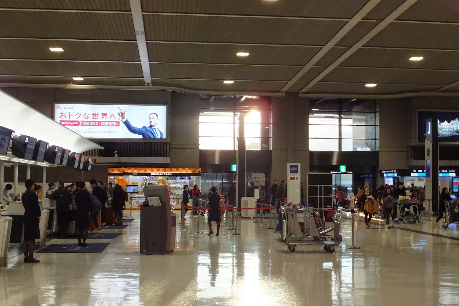 JAL日本航空国際線プレミアムエコノミークラス搭乗記-JL036/777-200-"プレエコの付加価値とは?"｜シンガポール＞東京(羽田 ...