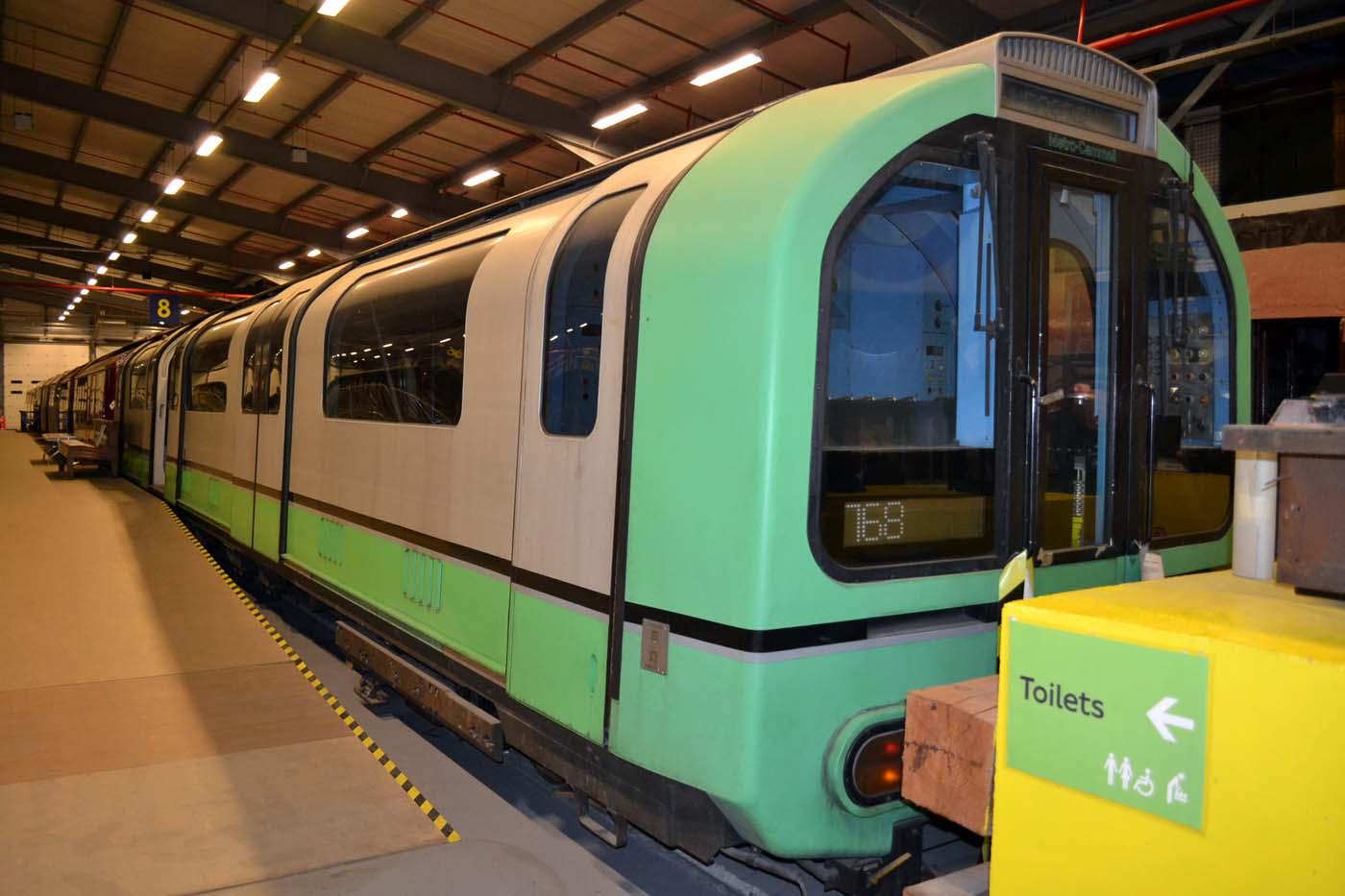 British Diesels and Electrics: London Underground 1986 Prototype Tube Stock