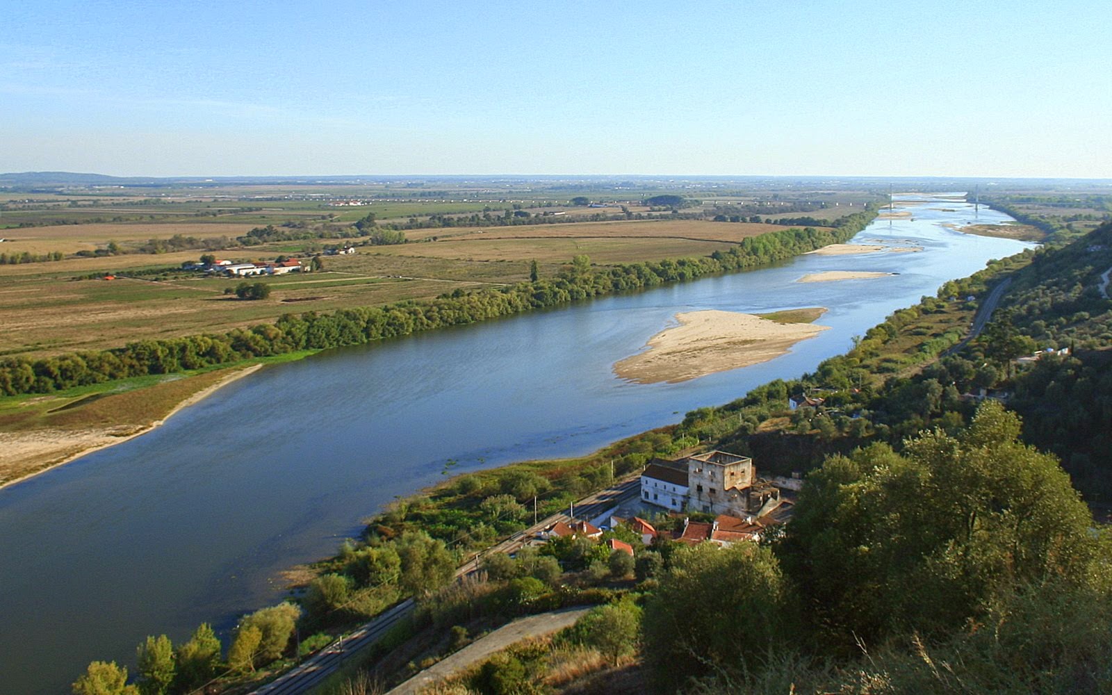 Horta do Zorate: Rio Tejo visto das Portas do Sol, Santarém, Portugal