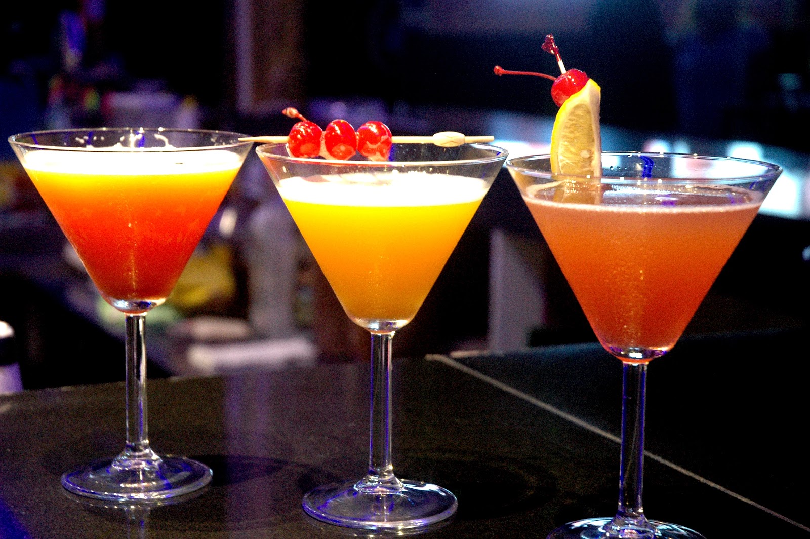 DUDE FOR FOOD: Uno Lounge: Late for Dinner, Just in Time for Cocktails