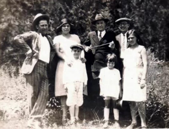 Baucom Family Bible Page: "Comer loved to stop at roadside picnic ...