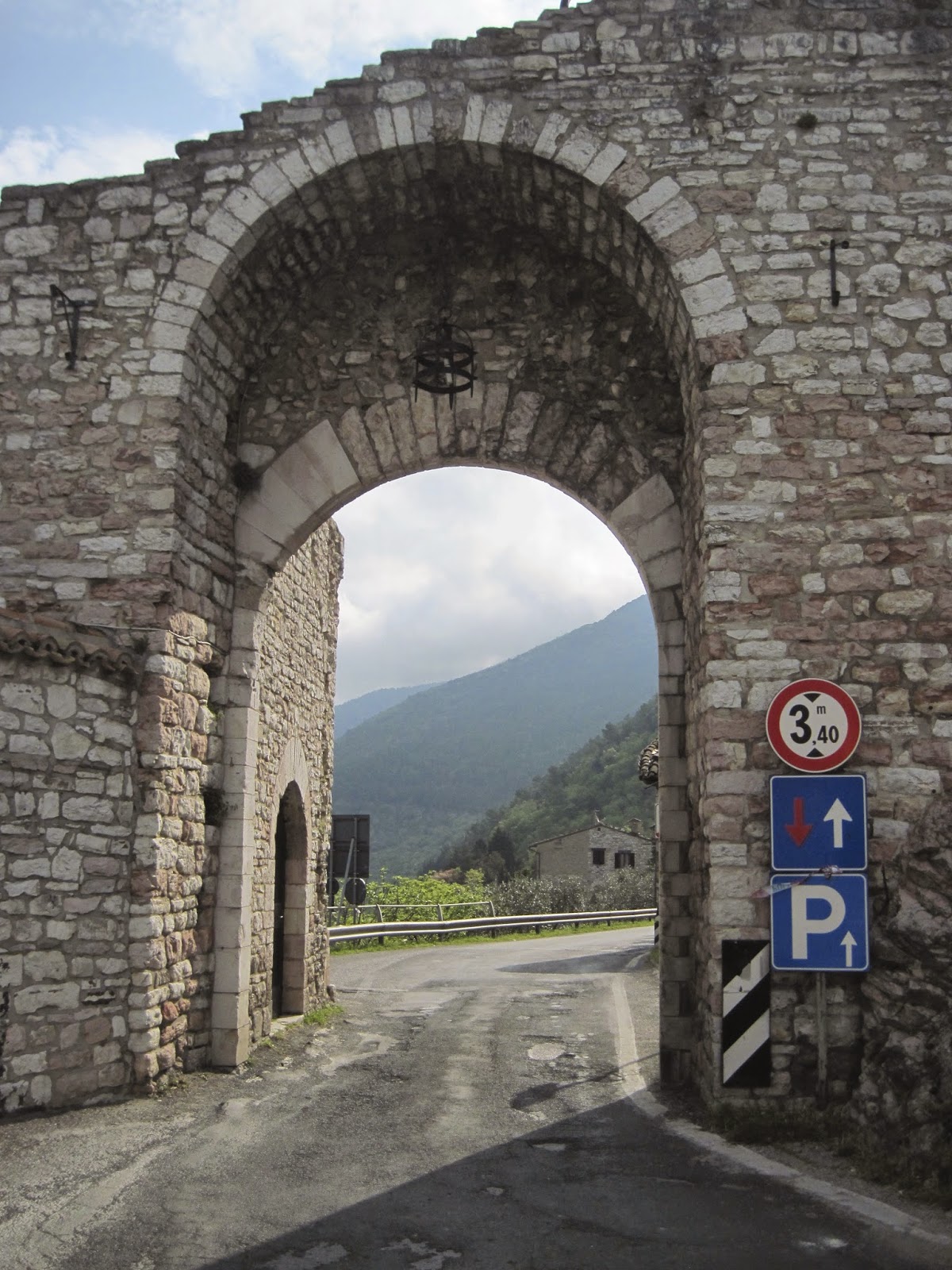 Peace of Tau: Assisi Gates