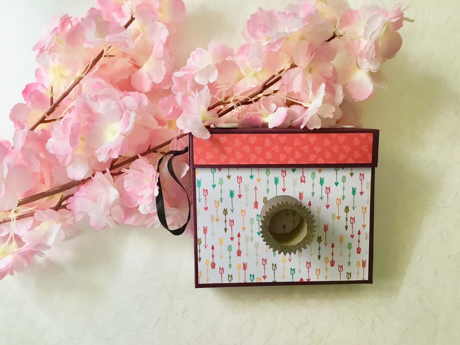 Scrapbookist: Mini Photo Album camera shaped