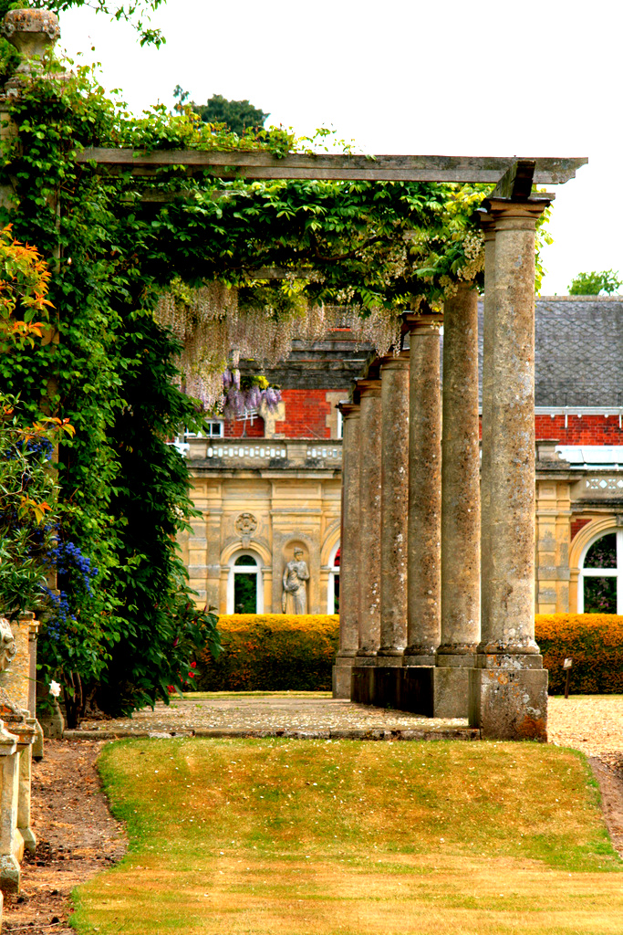 loveisspeed.......: Somerleyton Hall is a country house in Britain. It ...