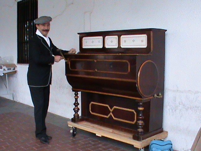 Caminando por Madrid: Vuelve a sonar el organillo