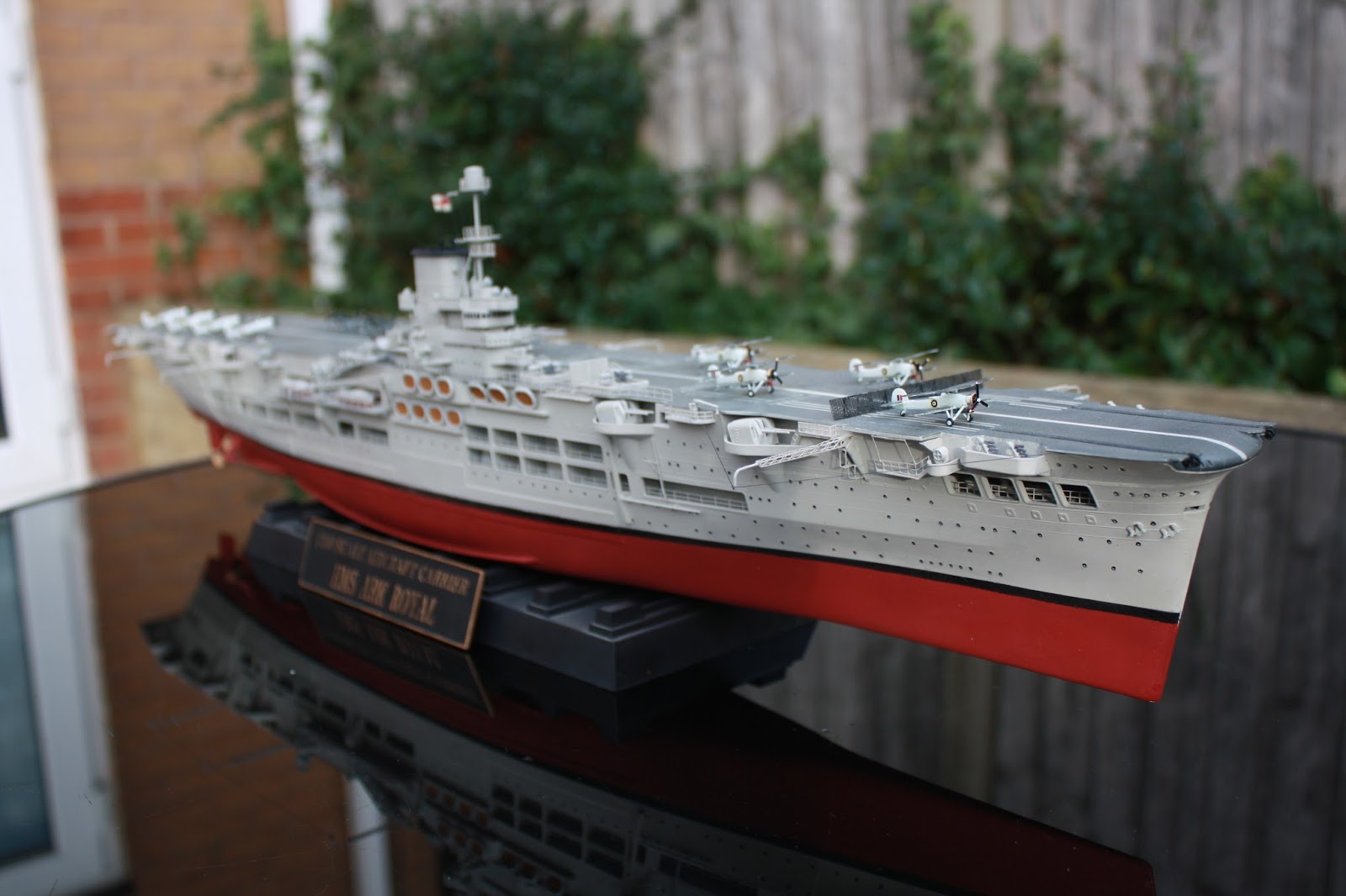 . The Hinckley Shipyard: HMS Ark Royal (1/350)