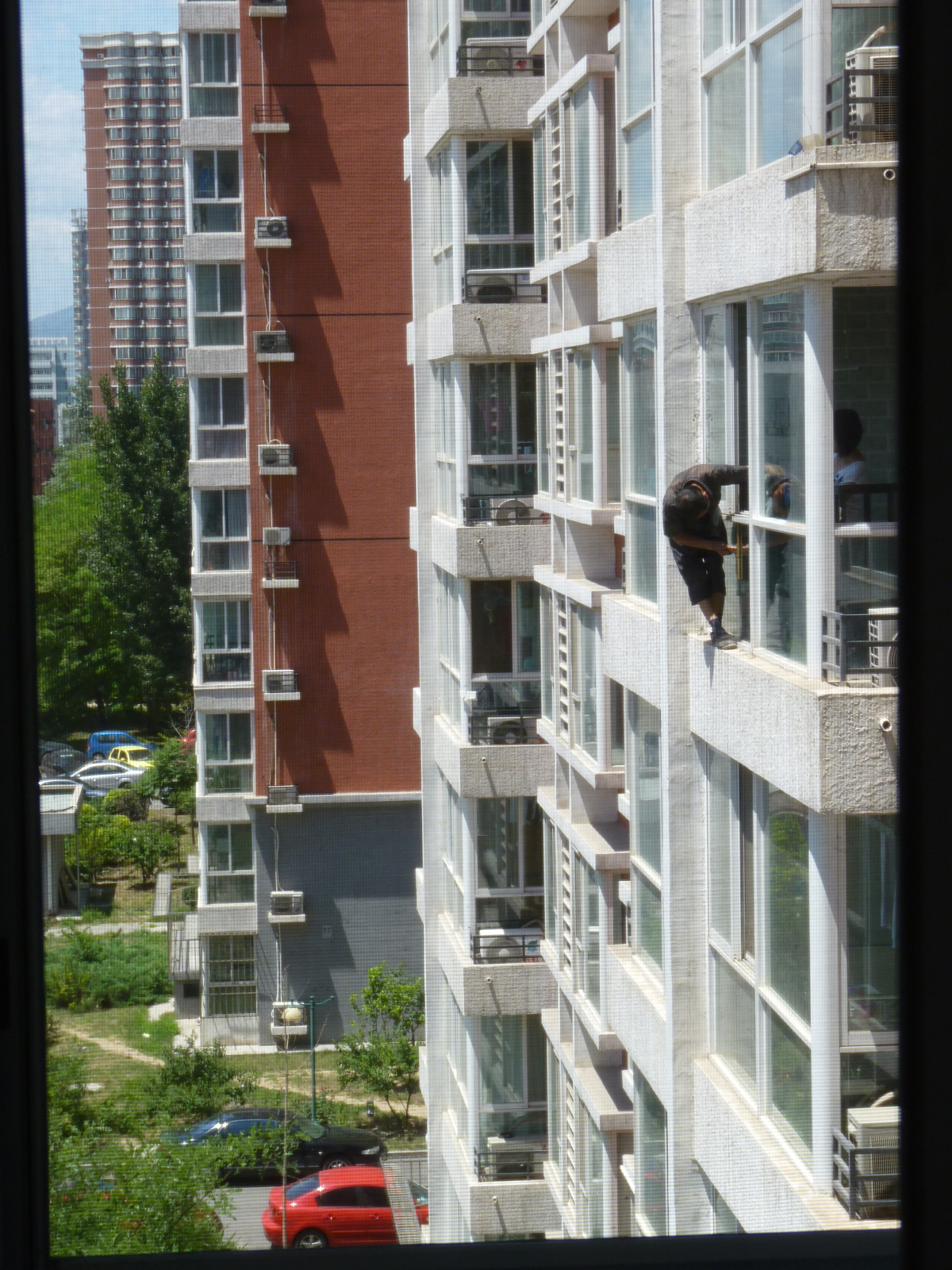 The Schiller-Childs Family: Crazy Window Cleaner