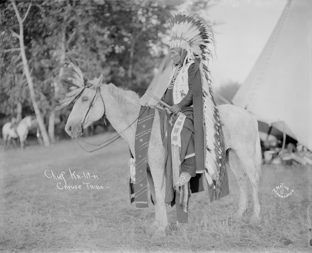 White Wolf : Stunning Portraits of Cayuse People From The Early 1900s