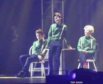 Xiuming-ming: [엑소] 131224 SM TOWN Week 콘서트 초록셔츠