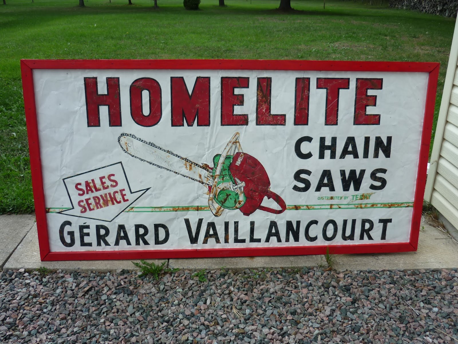 VINTAGE CHAINSAW COLLECTION: CHAINSAW SIGNS COLLECTION. (PICTURES).