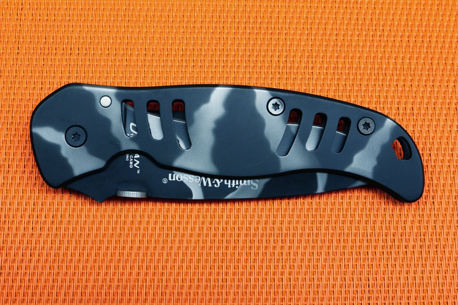 ARMAS BLANCAS 66: - SMITH & WESSON HRT SWFLC