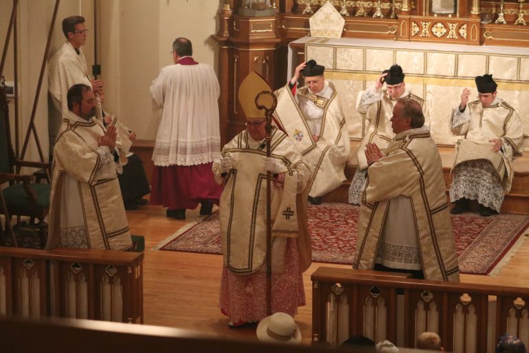 southern orders: SHOULD THERE BE A DIFFERENCE IN HOW A PONTIFICAL MASS ...