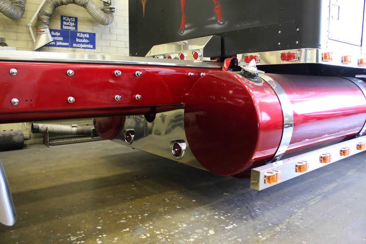 Silicone Express: Fuel Tank Center Panel and Trans Am Update!