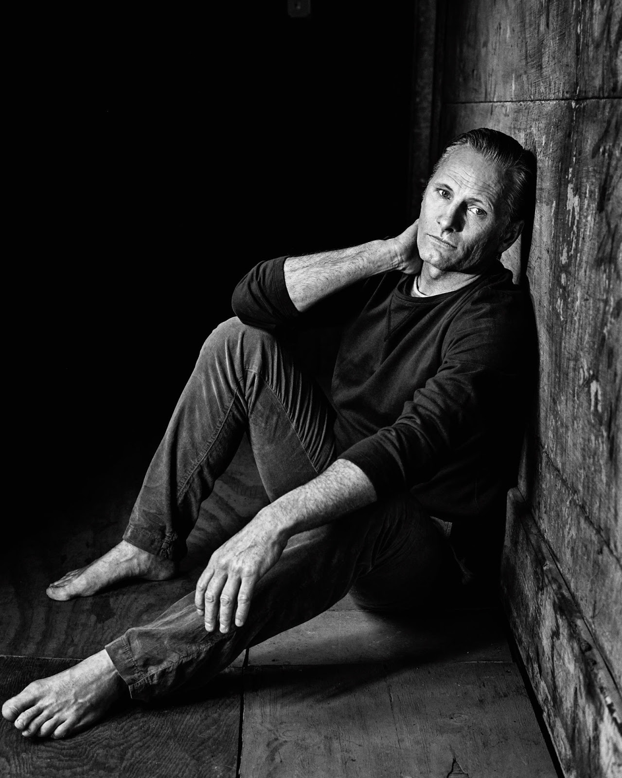 my new plaid pants: Viggo Mortensen Five Times