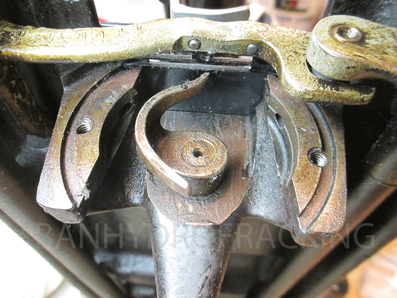 My Sewing Machine Obsession: Singer 31-15 Shuttle Hook Assembly