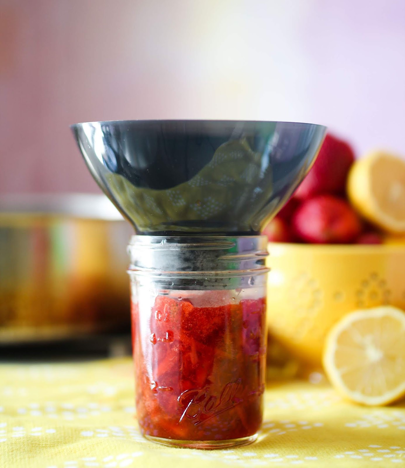 Here's How To Make The Easiest, Most Delicious Strawberry Lemonade ...