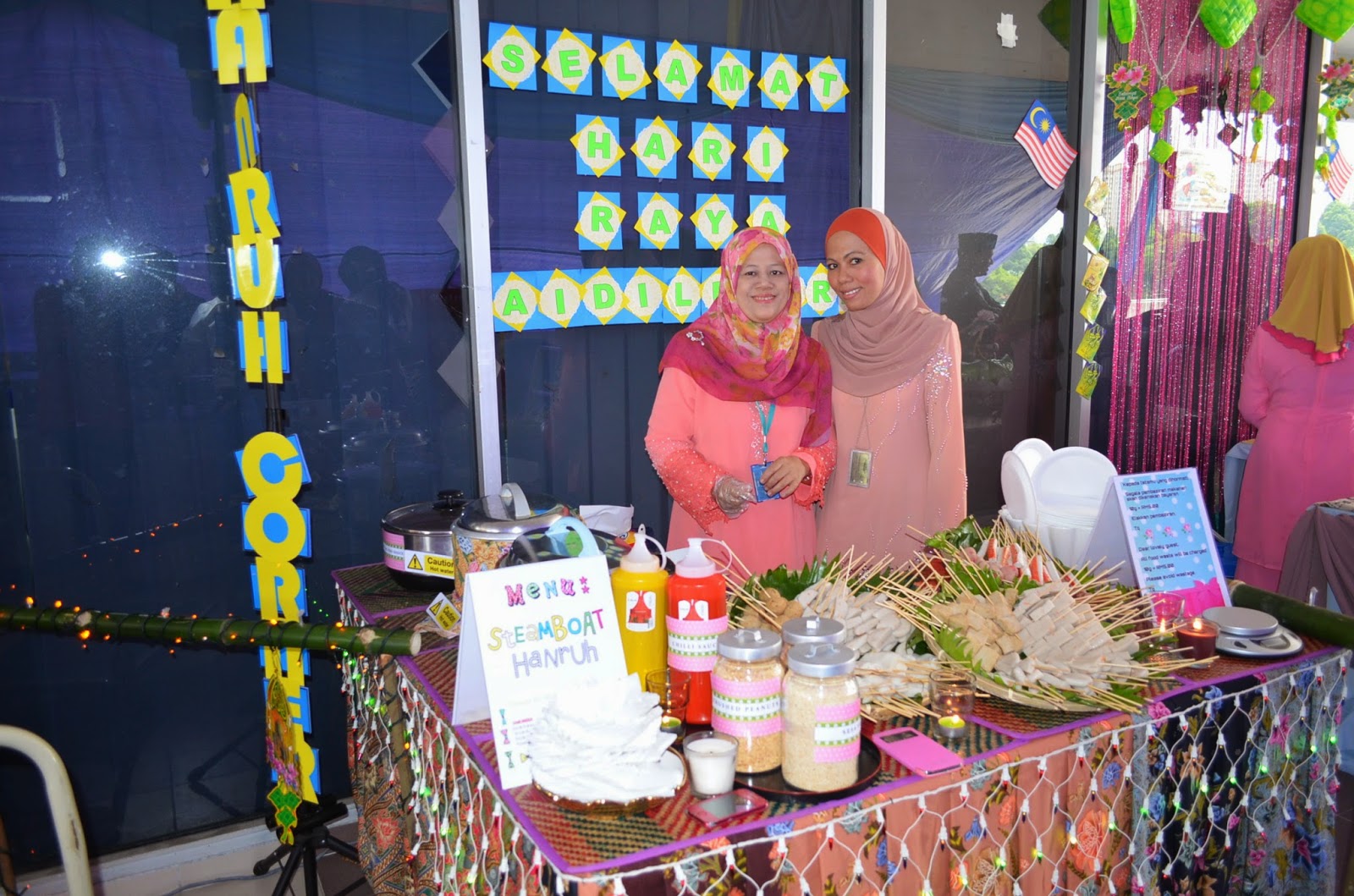 gambar hiasan gerai hari raya - Stewart Johnston