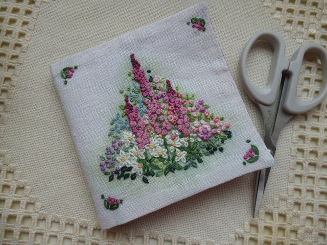 MarmaladeRose: Embroidered Needle Case.