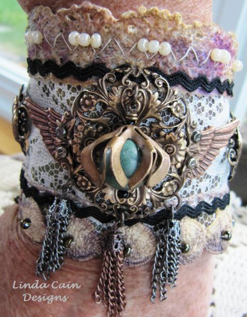 FRIENDS in ART: Wonderfully Fun Cuff Bracelet!