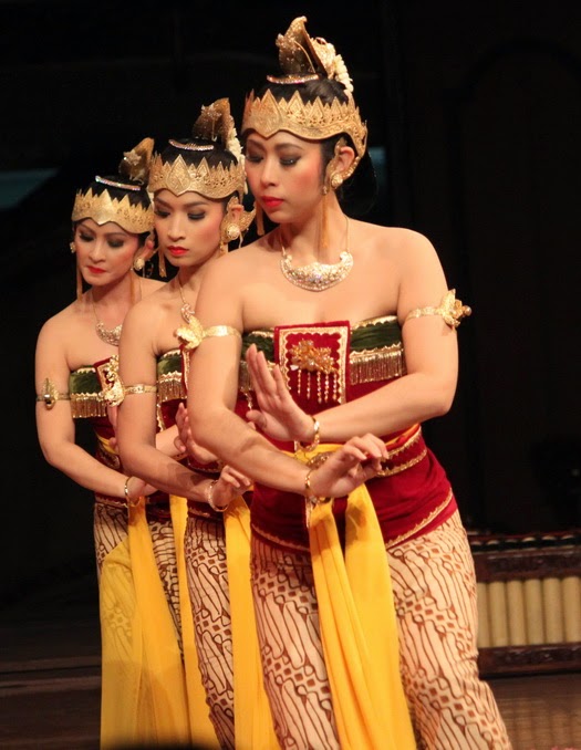 Java Dance Tarian Jawa: SOLO MENARI 24 JAM PENDHAPA AGUNG ISI SURAKARTA